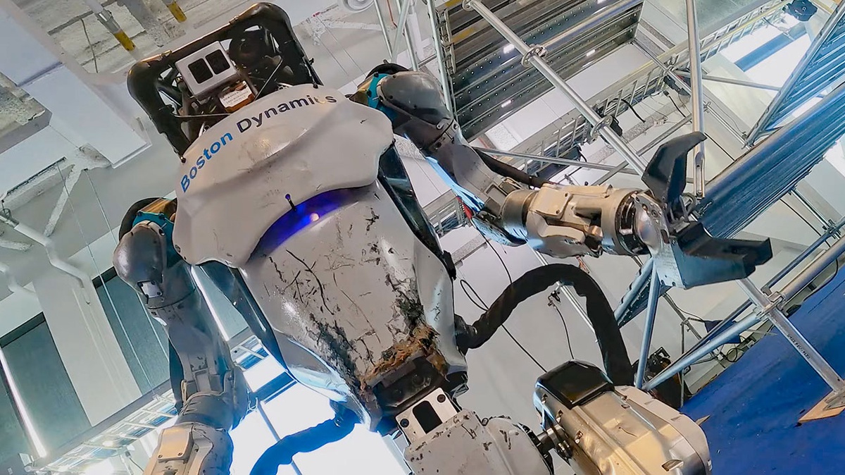 Video shows how Atlas robot trains to work in the automotive industry ...