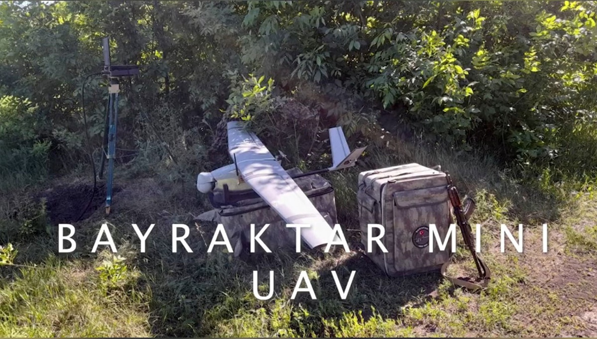 Ukrainian Armed Forces use Turkish Bayraktar Mini drones against ...