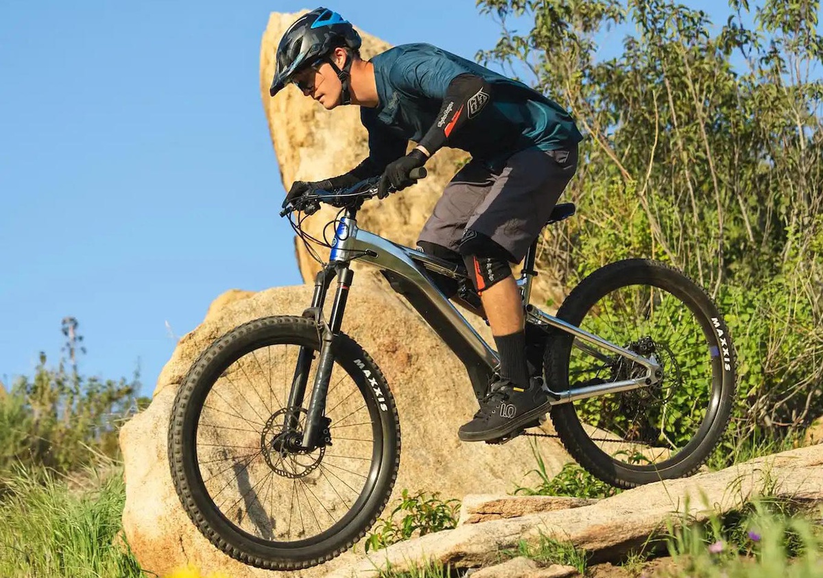 Yamaha c?l?bre 30 ans de fabrication de v?los ?lectriques avec l'?dition sp?ciale 30e ...