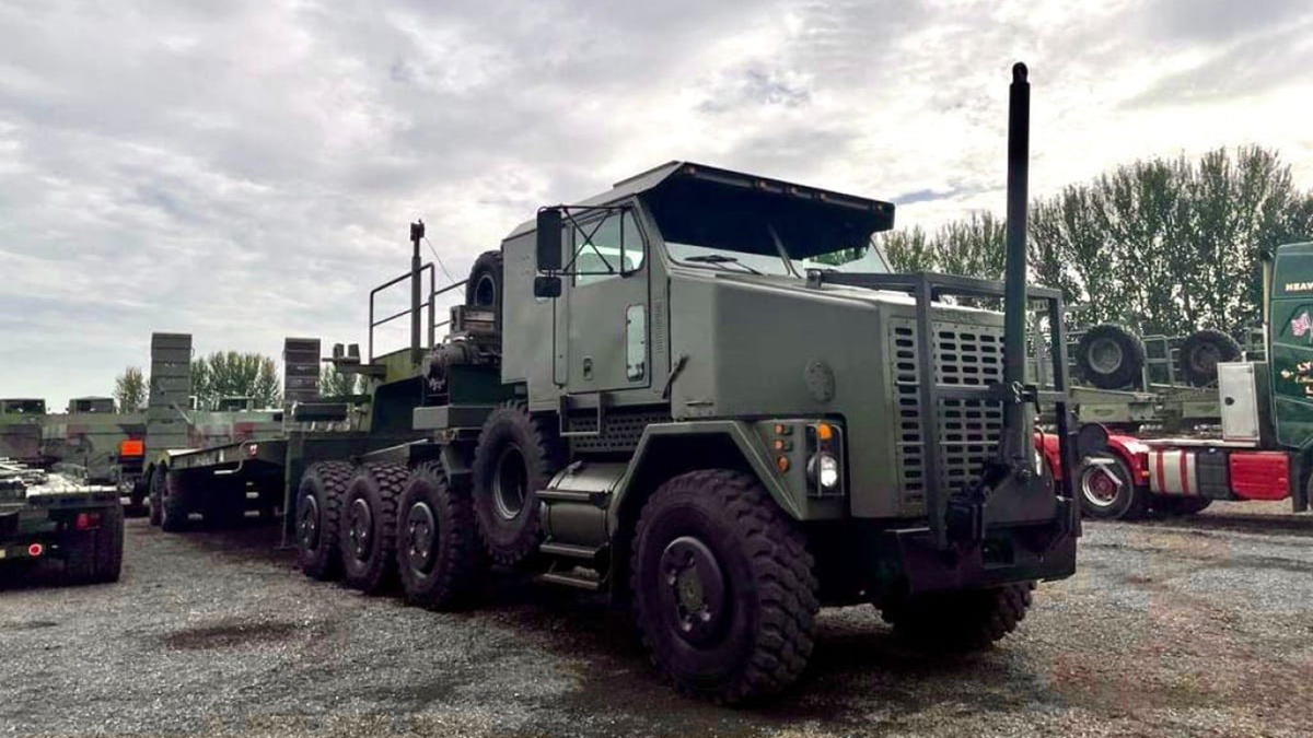 Deutschland ?berf?hrte acht schwerlastsattelz?ge M1070 Oshkosh in die ...