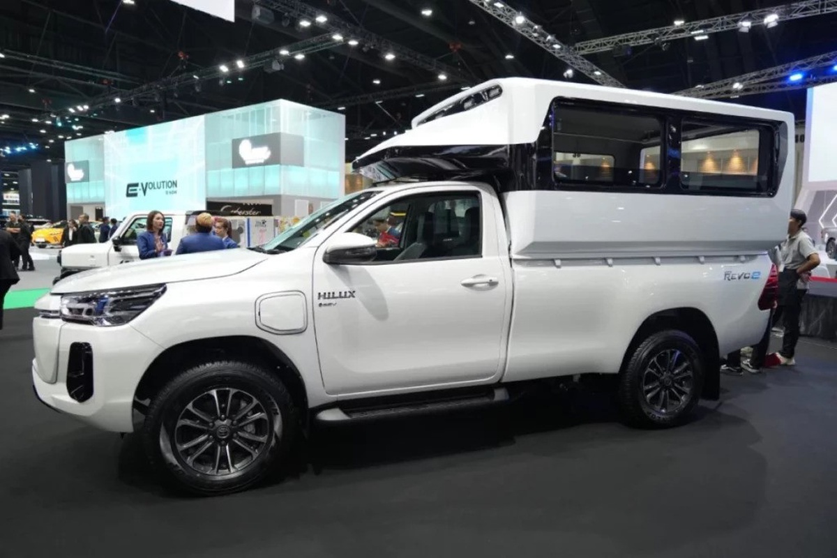 Toyota Hilux Songthaew is an all-electric alternative to tuk-tuks ...