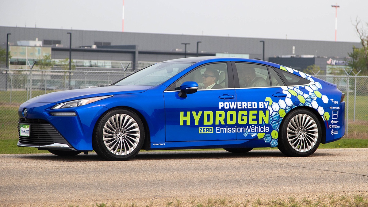 100 Toyota Mirai hydrogen fuel cell electric vehicles to be deployed at Edmonton International ...
