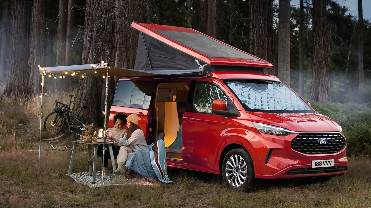 La nouvelle g?n?ration de Ford Transit Custom Nugget Camper est r?v?l?e avec un toit solaire et ...