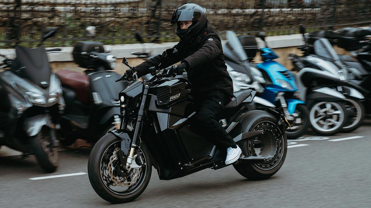 First electric motorcycle manufacturer joins the ranks of automakers ...