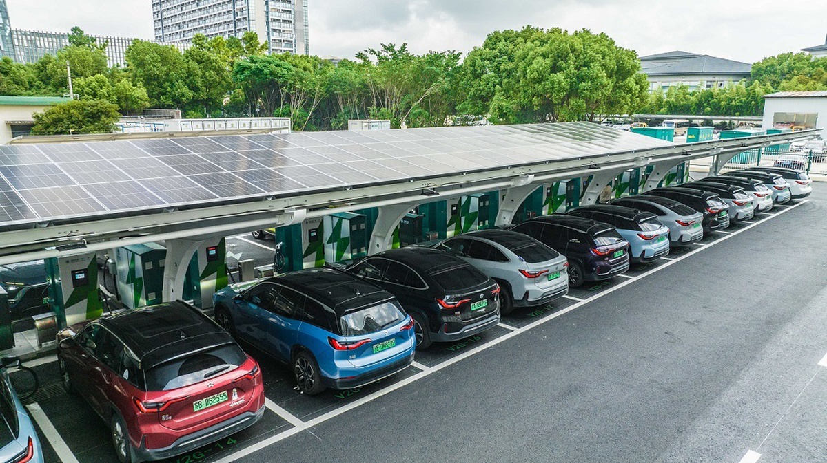 China's largest bi-directional charging station can simultaneously feed ...