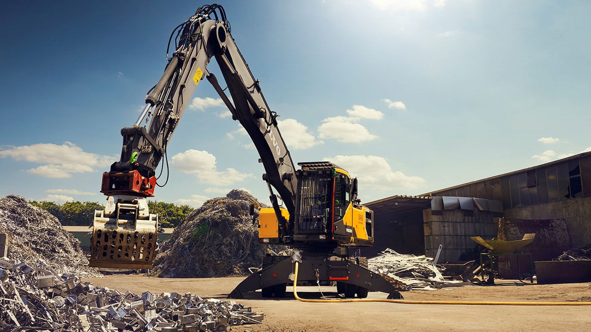 Volvo EW240 electric material handler can work around the clock without ...