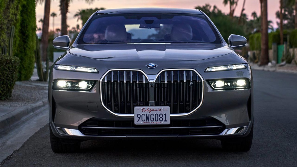 BMW S?rie 7 et i7 : un probl?me d'essuie-glace entra?ne un rappel de v?hicules – Autoua.net