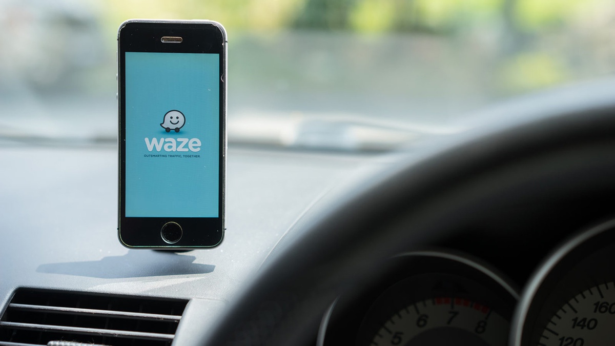 Waze tests new feature to warn drivers of dangerous road conditions ...