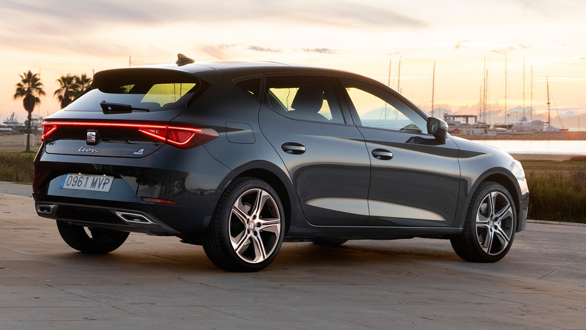 Seat has unveiled the updated Leon eHybrid with a range of up to 900 ...