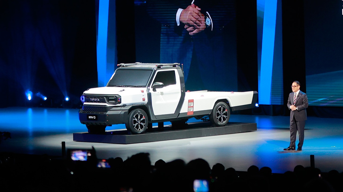 Toyota previews a new multipurpose pickup that has an offbeat design ...