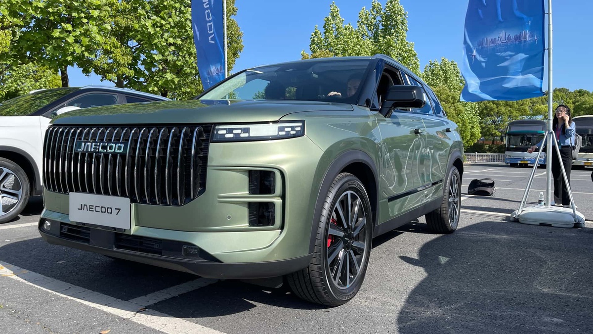 The upcoming Chinese SUV Jaecoo J7 has some interesting interior ...