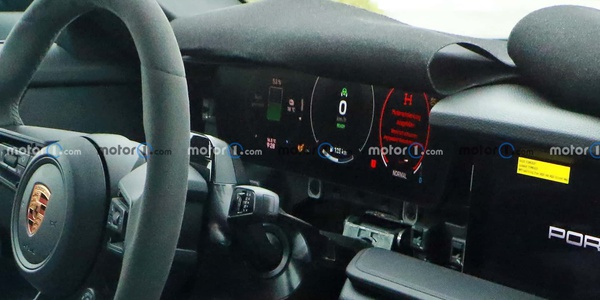 Neue Spionagefotos zeigen elektrischen Porsche Boxster mit Dual-Screen ...