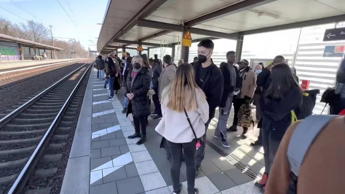 Tesla to launch internal train service at Berlin Gigafactory in ...