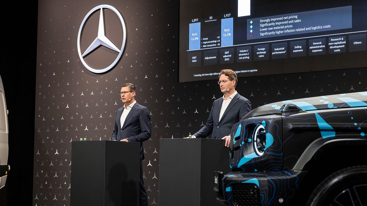 Mercedes-Benz has revised plans for electric cars and will continue to ...