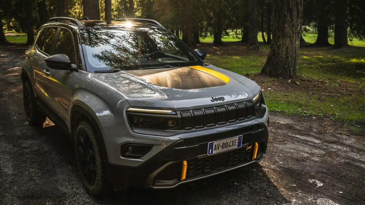 Jeep and The North Face have created an all-wheel drive Jeep Avenger ...