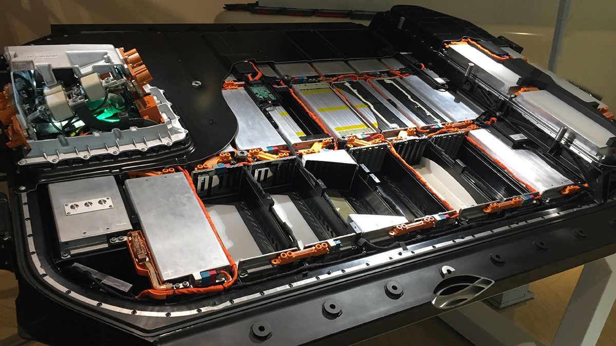 Audi e-tron Battery Ejects and Catches Fire After Collision – Autoua.net